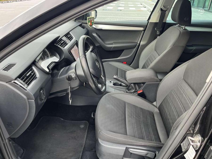 Black Skoda Octavia 2018 in Kaunas, with an engine capacity of 1.97 L and mileage of 224 thousand km for 9450 €, photo 12 on AUTOMOTO.COM.LV