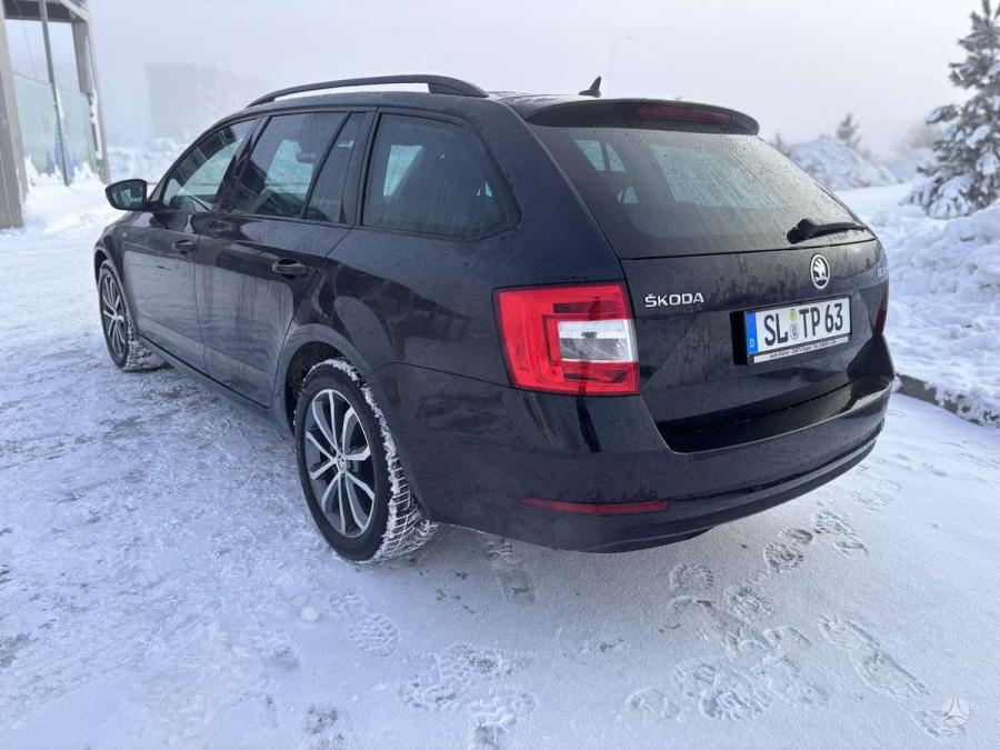 Black Skoda Octavia 2019 in Gargzdai, with an engine capacity of 1.60 L and mileage of 143 thousand km for 9999 €, photo 6 on AUTOMOTO.COM.LV