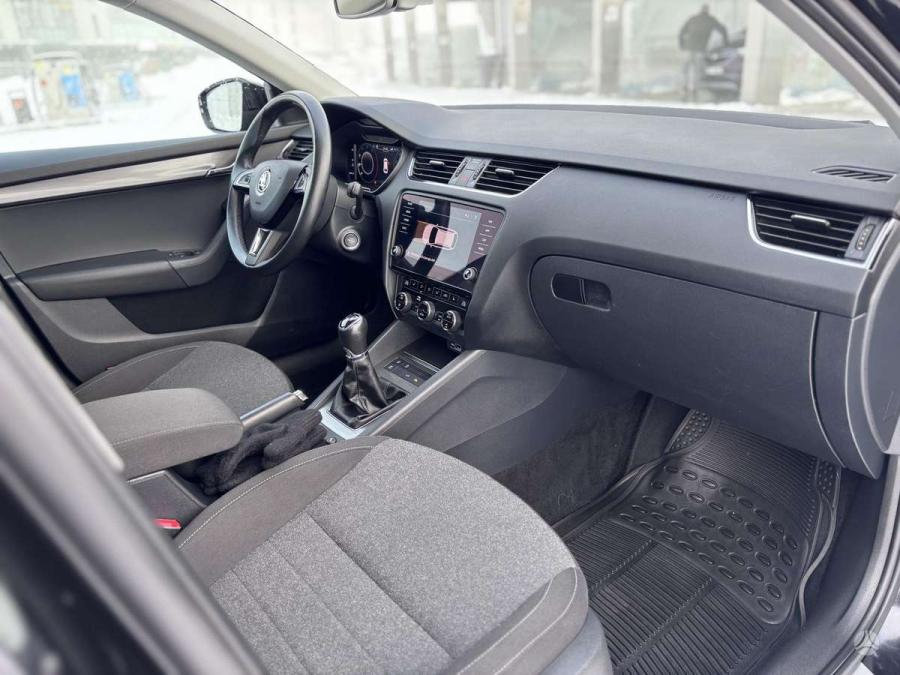 Black Skoda Octavia 2019 in Gargzdai, with an engine capacity of 1.60 L and mileage of 143 thousand km for 9999 €, photo 19 on AUTOMOTO.COM.LV