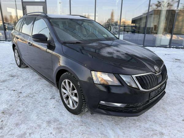 Black Skoda Octavia 2019 in Kaunas, with an engine capacity of 1.00 L and mileage of 209 thousand km for 8900 €, photo 3 on AUTOMOTO.COM.LV