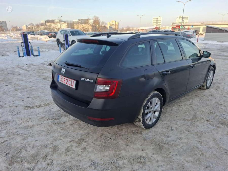 Black Skoda Octavia 2019 in Vilnius, with an engine capacity of 1.60 L and mileage of 272 thousand km for 7900 €, photo 6 on AUTOMOTO.COM.LV