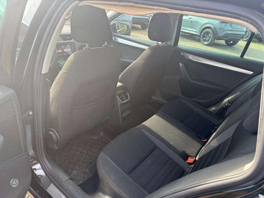 Black Skoda Octavia 2019 in Siauliai, with an engine capacity of 1.50 L and mileage of 290 thousand km for 6900 €, photo 12 on AUTOMOTO.COM.LV