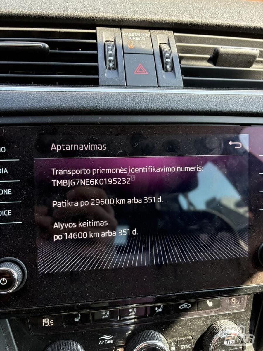 Black Skoda Octavia 2019 in Vilnius, with an engine capacity of 1.60 L and mileage of 227 thousand km for 10800 €, photo 12 on AUTOMOTO.COM.LV