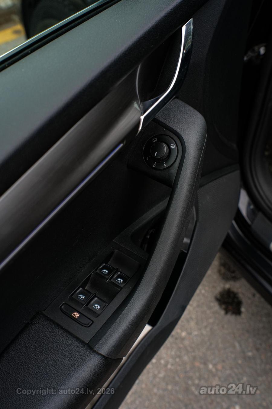 Black Skoda Octavia 2019 in Tallinn, with an engine capacity of 1.50 L and mileage of 219 thousand km for 9990 €, photo 16 on AUTOMOTO.COM.LV