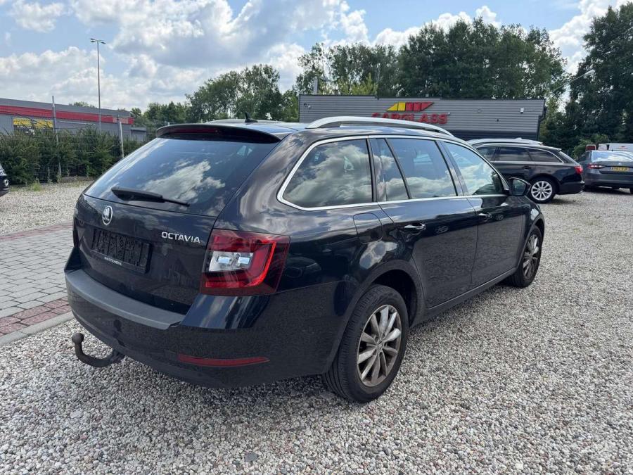 Black Skoda Octavia 2019 in Alytus, with an engine capacity of 1.50 L and mileage of 298 thousand km for 6950 €, photo 5 on AUTOMOTO.COM.LV