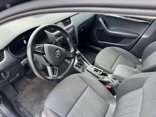 Melns Skoda Octavia 2019 Alīta, ar dzinēja tilpumu 1.50 L un nobraukumu 298 tūkst. km par 6950 €, foto 7 vietnē AUTOMOTO.COM.LV