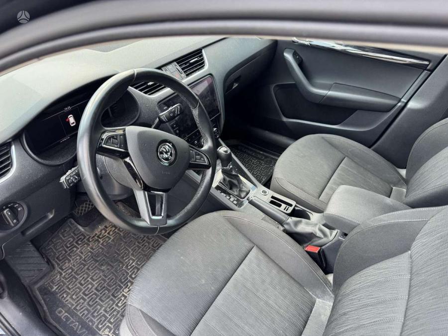 Black Skoda Octavia 2019 in Alytus, with an engine capacity of 1.50 L and mileage of 298 thousand km for 6950 €, photo 8 on AUTOMOTO.COM.LV