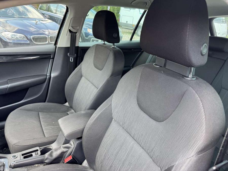 Black Skoda Octavia 2019 in Alytus, with an engine capacity of 1.50 L and mileage of 298 thousand km for 6950 €, photo 9 on AUTOMOTO.COM.LV