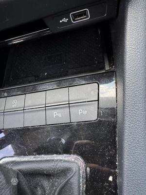 Black Skoda Octavia 2019 in Alytus, with an engine capacity of 1.50 L and mileage of 298 thousand km for 6950 €, photo 15 on AUTOMOTO.COM.LV