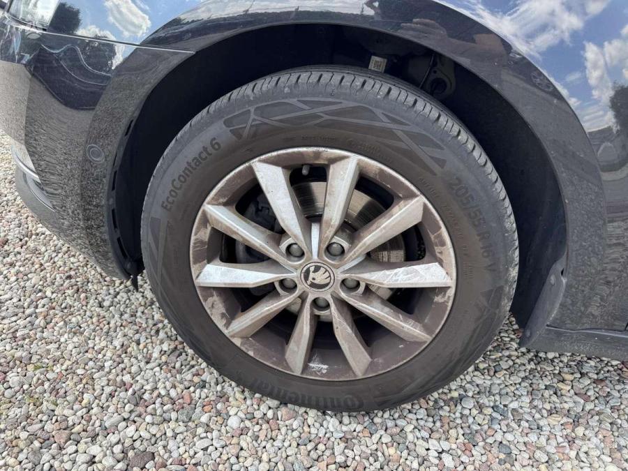 Black Skoda Octavia 2019 in Alytus, with an engine capacity of 1.50 L and mileage of 298 thousand km for 6950 €, photo 18 on AUTOMOTO.COM.LV