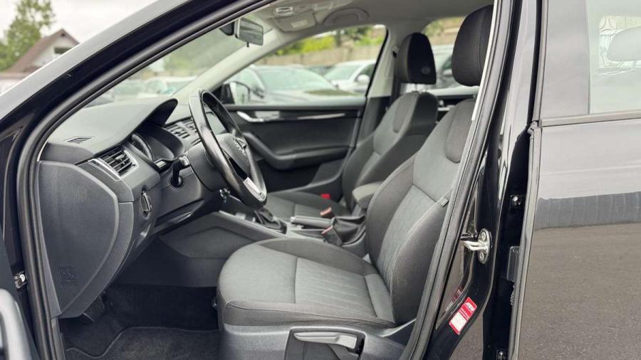 Melns Skoda Octavia 2019 Telšiai, ar dzinēja tilpumu 1.97 L un nobraukumu 226 tūkst. km par 9700 €, foto 13 vietnē AUTOMOTO.COM.LV