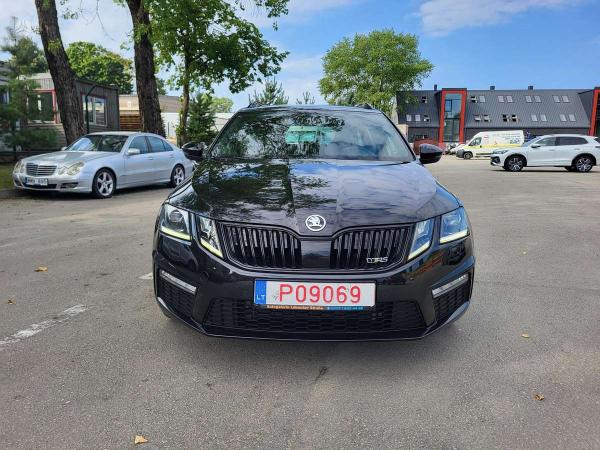 Skoda Octavia 2019 in Klaipeda on AUTOMOTO.COM.LV Black Skoda Octavia 2019 in Klaipeda, with an engine capacity of 1.97 L and mileage of 239 thousand km for 13199 €, photo 3 on AUTOMOTO.COM.LV