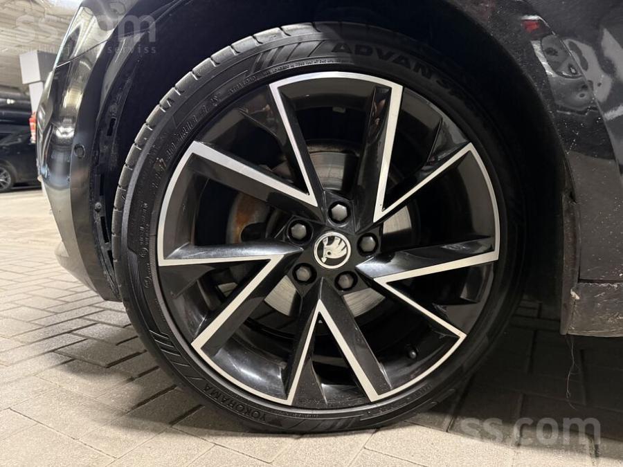 Black Skoda Octavia 2019 in Riga, with an engine capacity of 1.50 L and mileage of 193 thousand km for 12850 €, photo 6 on AUTOMOTO.COM.LV
