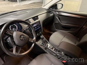 Black Skoda Octavia 2019 in Riga, with an engine capacity of 1.50 L and mileage of 193 thousand km for 12850 €, photo 7 on AUTOMOTO.COM.LV
