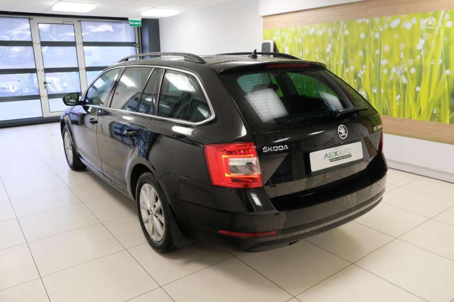 Black Skoda Octavia 2020 in Vilnius, with an engine capacity of 1.50 L and mileage of 137 thousand km for 13800 €, photo 4 on AUTOMOTO.COM.LV