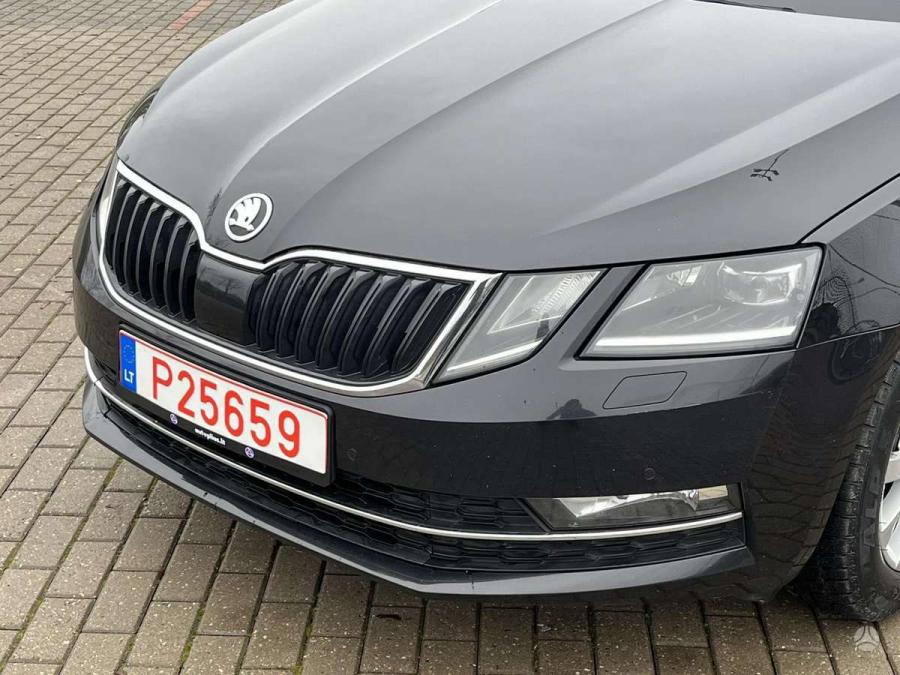 Melns Skoda Octavia 2020 Jonava, ar dzinēja tilpumu 1.50 L un nobraukumu 272 tūkst. km par 9000 €, foto 2 vietnē AUTOMOTO.COM.LV