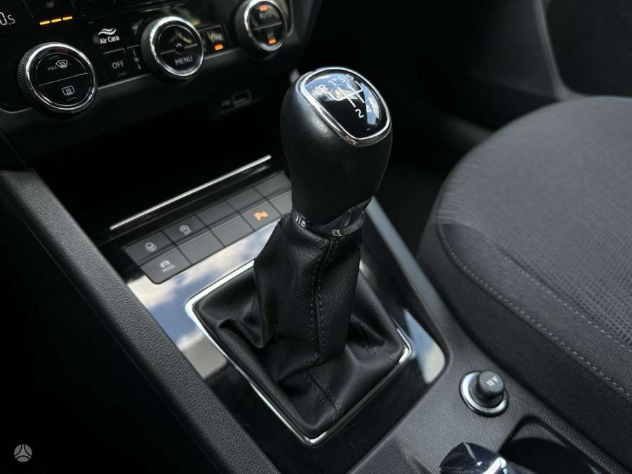 Melns Skoda Octavia 2020 Viļņa, ar dzinēja tilpumu 1.60 L un nobraukumu 157 tūkst. km par 12750 €, foto 22 vietnē AUTOMOTO.COM.LV