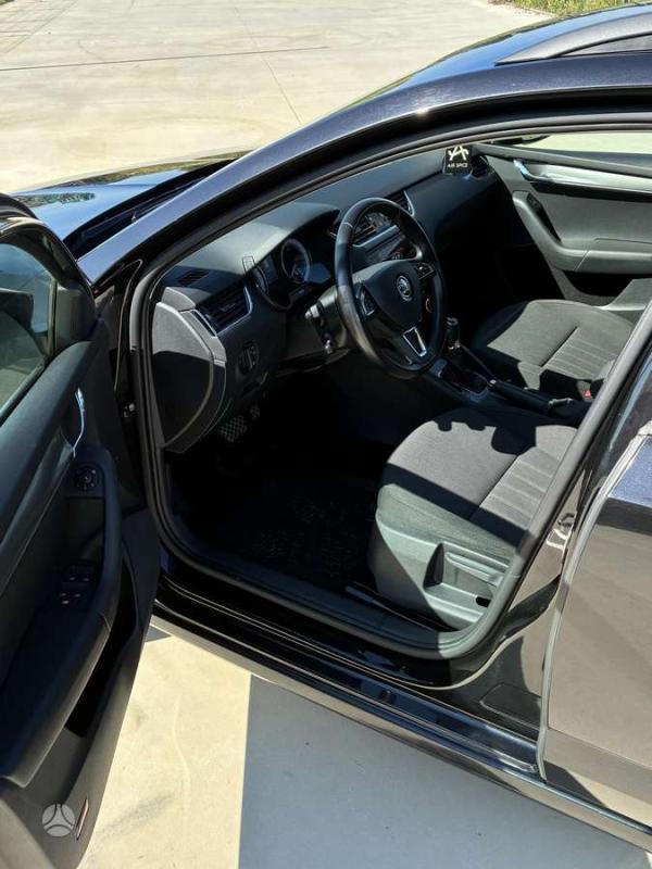 Black Skoda Octavia 2020 in Klaipeda, with an engine capacity of 1.97 L and mileage of 173 thousand km for 12499 €, photo 10 on AUTOMOTO.COM.LV