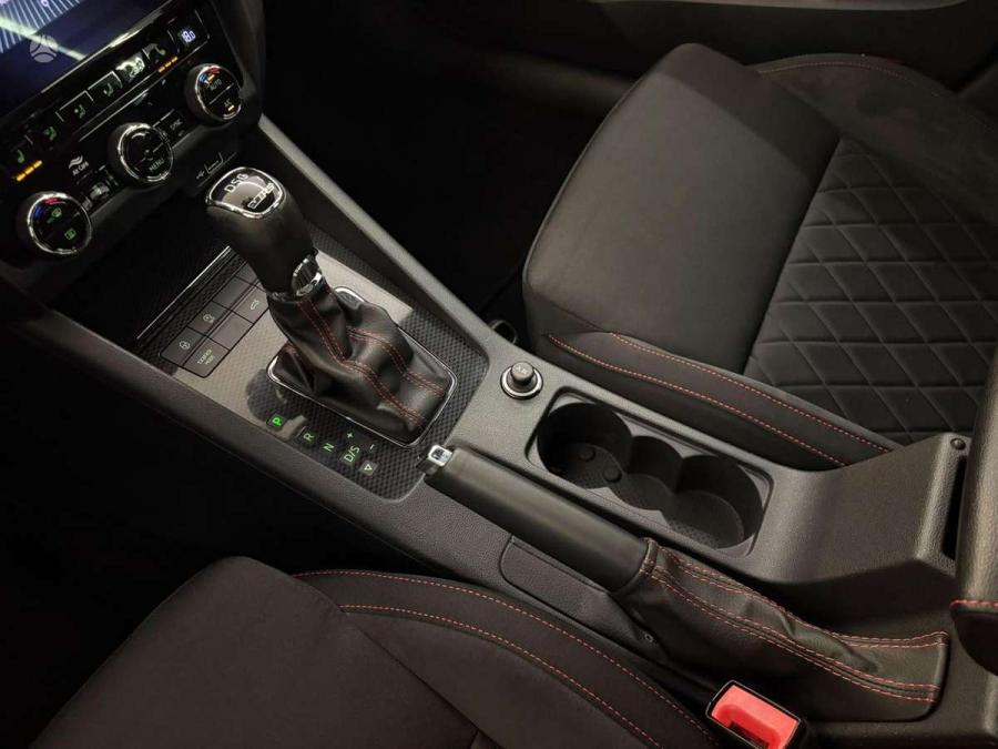 Black Skoda Octavia 2020 in Marijampole, with an engine capacity of 1.97 L and mileage of 226 thousand km for 14450 €, photo 4 on AUTOMOTO.COM.LV