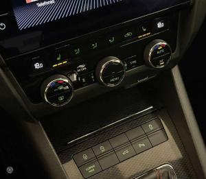 Black Skoda Octavia 2020 in Marijampole, with an engine capacity of 1.97 L and mileage of 226 thousand km for 14450 €, photo 7 on AUTOMOTO.COM.LV
