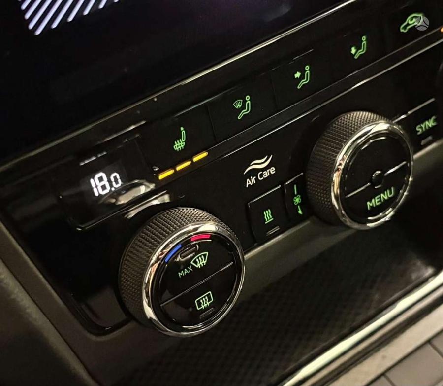 Black Skoda Octavia 2020 in Marijampole, with an engine capacity of 1.97 L and mileage of 226 thousand km for 14450 €, photo 9 on AUTOMOTO.COM.LV