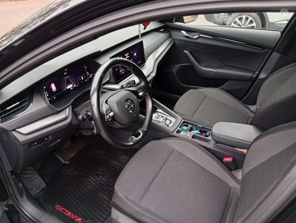 Black Skoda Octavia 2020 in Jurbarkas, with an engine capacity of 1.97 L and mileage of 258 thousand km for 11950 €, photo 11 on AUTOMOTO.COM.LV