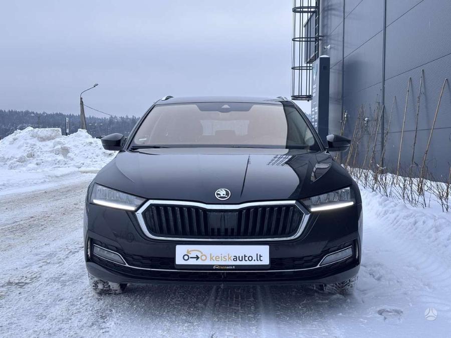 Black Skoda Octavia 2021 in Vilnius, with an engine capacity of 1.00 L and mileage of 271 thousand km for 11700 €, photo 1 on AUTOMOTO.COM.LV