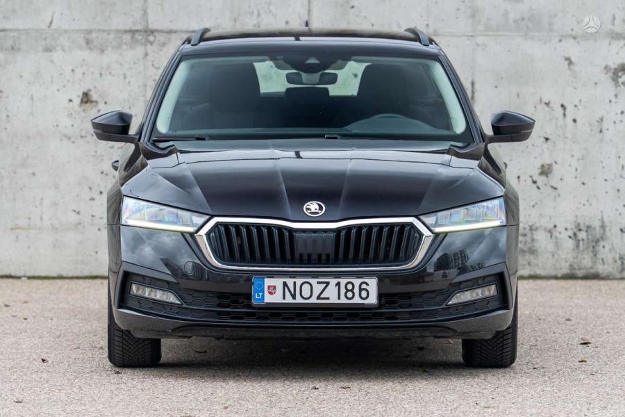 Black Skoda Octavia 2021 in Vilnius, with an engine capacity of 0.00 L and mileage of 246 thousand km for 11700 €, photo 2 on AUTOMOTO.COM.LV