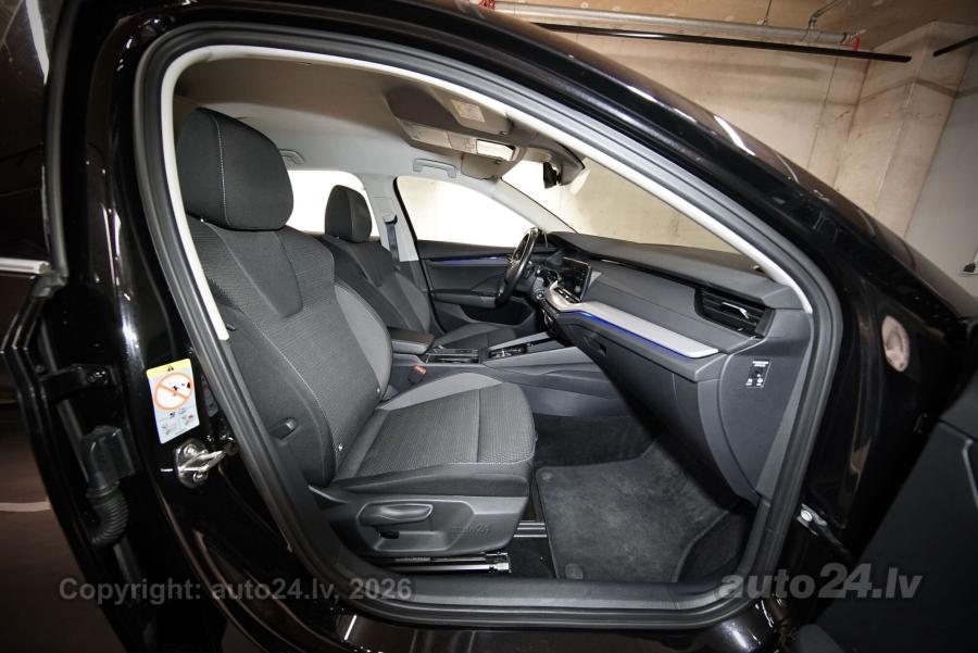 Black Skoda Octavia 2021 in Tallinn, with an engine capacity of 1.50 L and mileage of 138 thousand km for 16490 €, photo 12 on AUTOMOTO.COM.LV