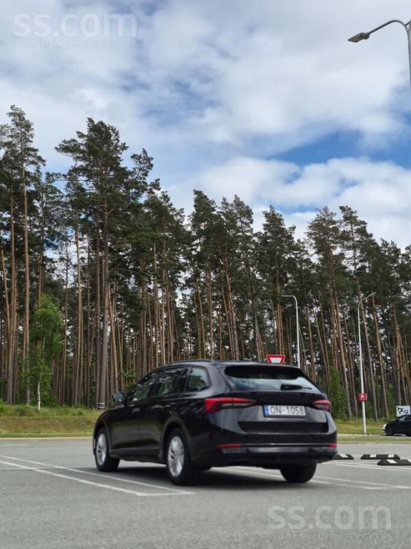 Black Skoda Octavia 2021 in Riga, with an engine capacity of 1.00 L and mileage of 203 thousand km for 12750 €, photo 3 on AUTOMOTO.COM.LV