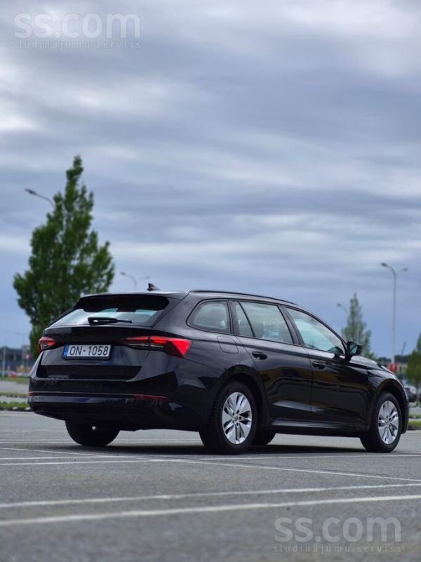 Black Skoda Octavia 2021 in Riga, with an engine capacity of 1.00 L and mileage of 203 thousand km for 12750 €, photo 4 on AUTOMOTO.COM.LV