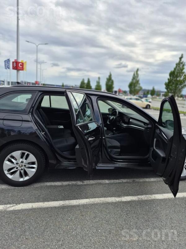 Black Skoda Octavia 2021 in Riga, with an engine capacity of 1.00 L and mileage of 203 thousand km for 12750 €, photo 5 on AUTOMOTO.COM.LV