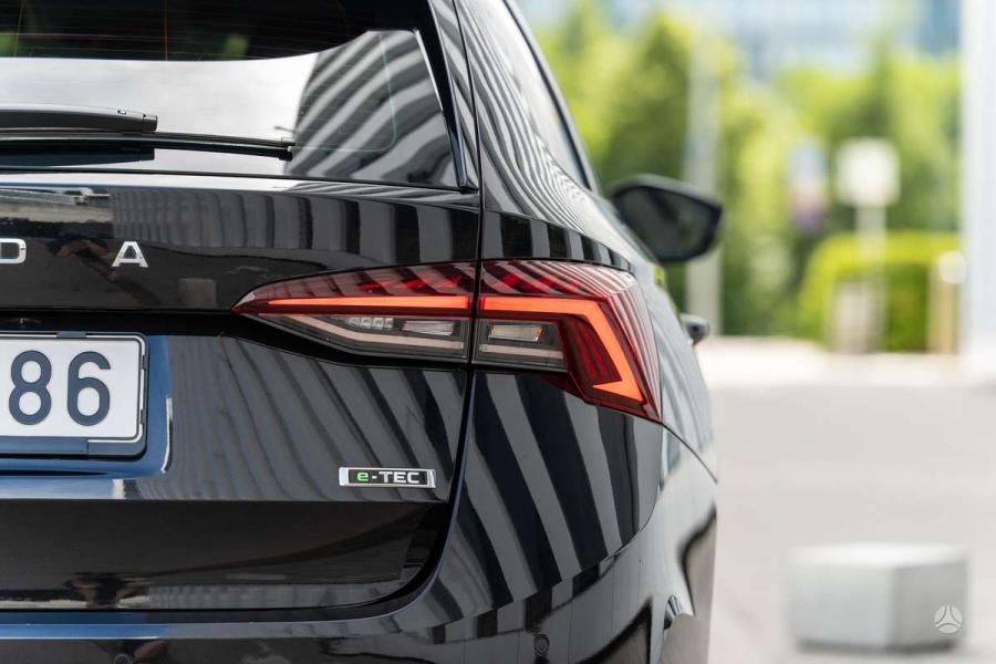 Black Skoda Octavia 2021 in Vilnius, with an engine capacity of 0.00 L and mileage of 250 thousand km for 10900 €, photo 12 on AUTOMOTO.COM.LV