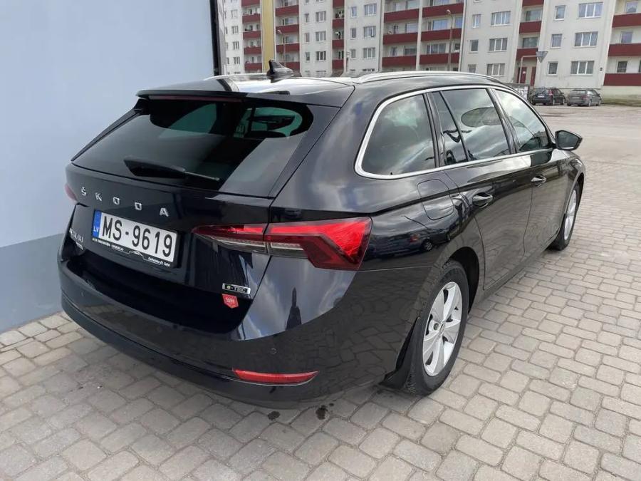 Black Skoda Octavia 2021 in Talsi, with an engine capacity of 1.00 L and mileage of 132 thousand km for 13400 €, photo 4 on AUTOMOTO.COM.LV