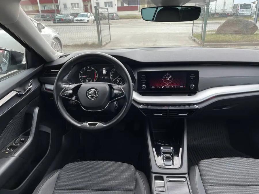 Black Skoda Octavia 2021 in Talsi, with an engine capacity of 1.00 L and mileage of 132 thousand km for 13400 €, photo 8 on AUTOMOTO.COM.LV