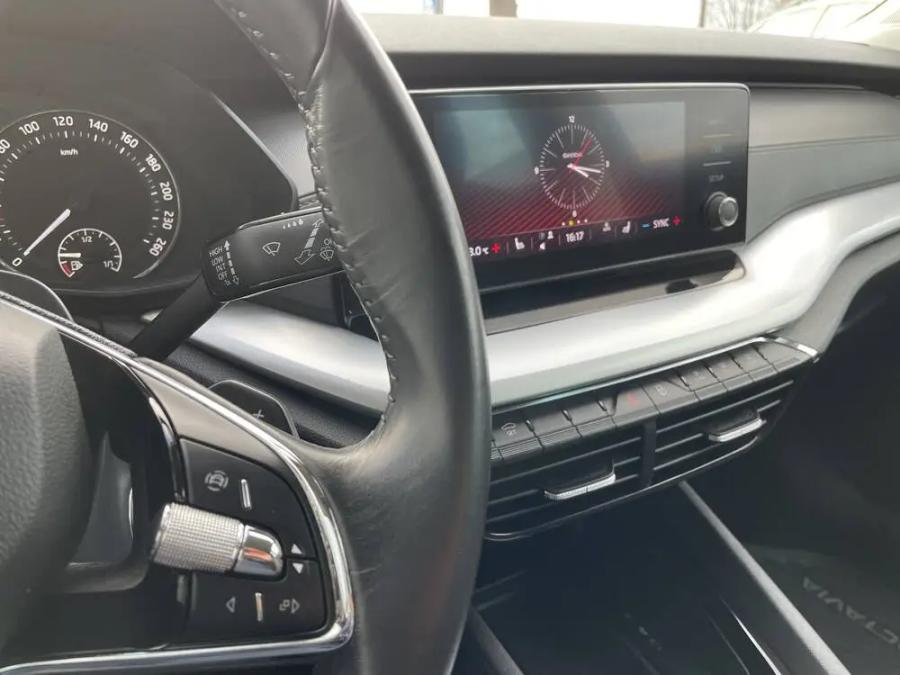 Black Skoda Octavia 2021 in Talsi, with an engine capacity of 1.00 L and mileage of 132 thousand km for 13400 €, photo 17 on AUTOMOTO.COM.LV