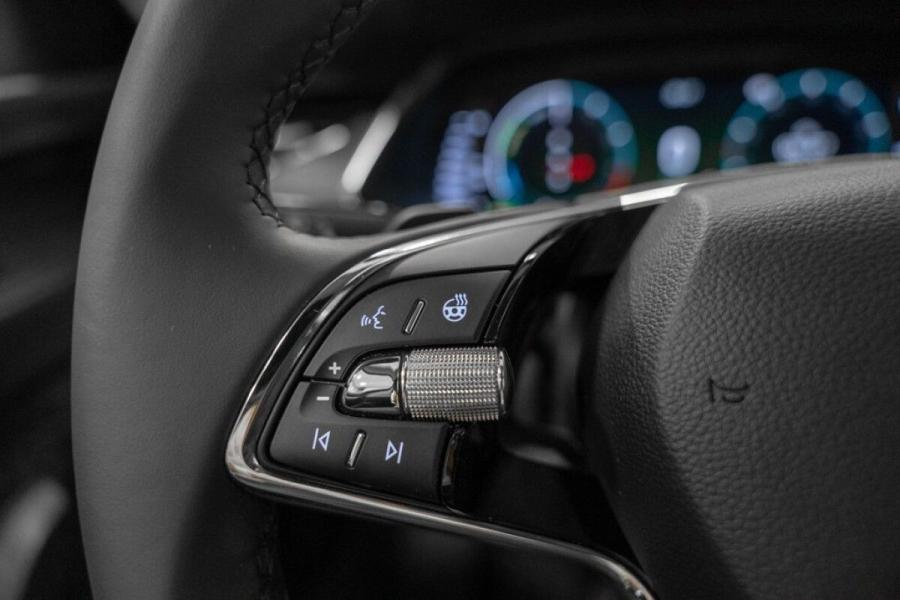 Black Skoda Octavia 2021 in Vilnius, with an engine capacity of 1.40 L and mileage of 76 thousand km for 20900 €, photo 16 on AUTOMOTO.COM.LV