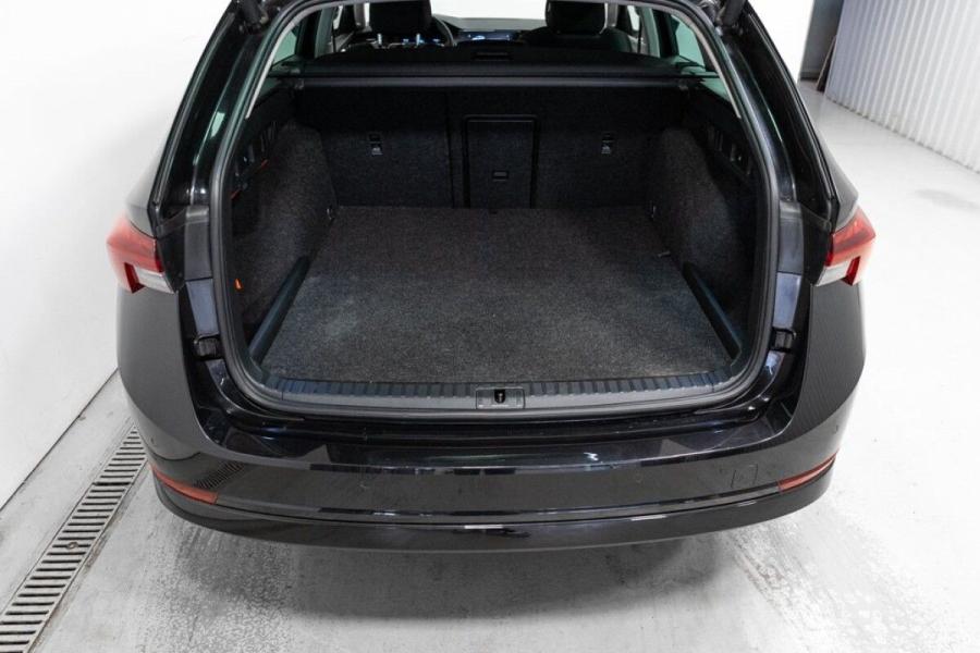 Black Skoda Octavia 2021 in Vilnius, with an engine capacity of 1.40 L and mileage of 76 thousand km for 20900 €, photo 27 on AUTOMOTO.COM.LV