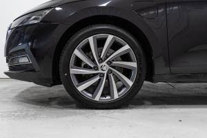 Black Skoda Octavia 2021 in Vilnius, with an engine capacity of 1.40 L and mileage of 76 thousand km for 20900 €, photo 30 on AUTOMOTO.COM.LV