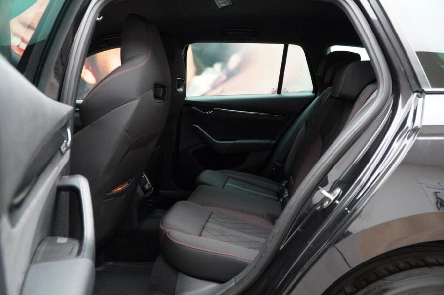 Black Skoda Octavia 2021 in Peetri, with an engine capacity of 1.40 L and mileage of 116 thousand km for 23700 €, photo 11 on AUTOMOTO.COM.LV