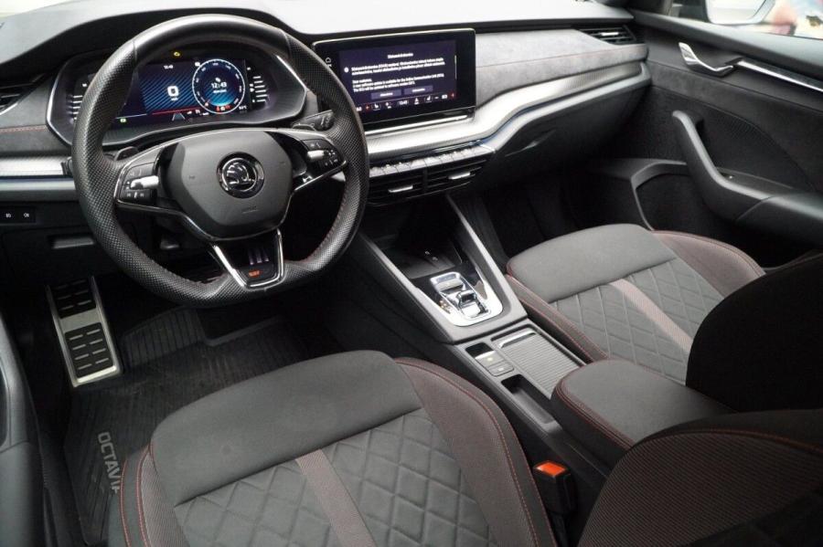 Black Skoda Octavia 2021 in Peetri, with an engine capacity of 1.40 L and mileage of 116 thousand km for 23700 €, photo 12 on AUTOMOTO.COM.LV