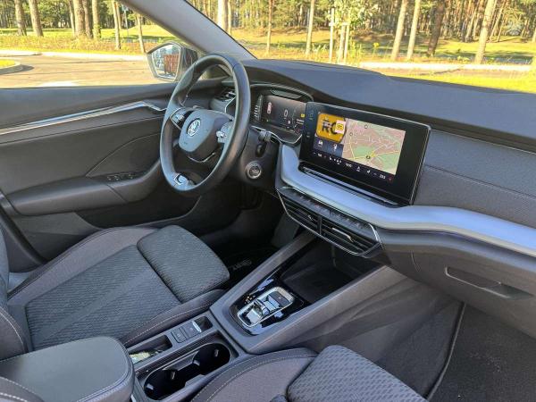 Black Skoda Octavia 2021 in Utena, with an engine capacity of 1.97 L and mileage of 224 thousand km for 15400 €, photo 9 on AUTOMOTO.COM.LV