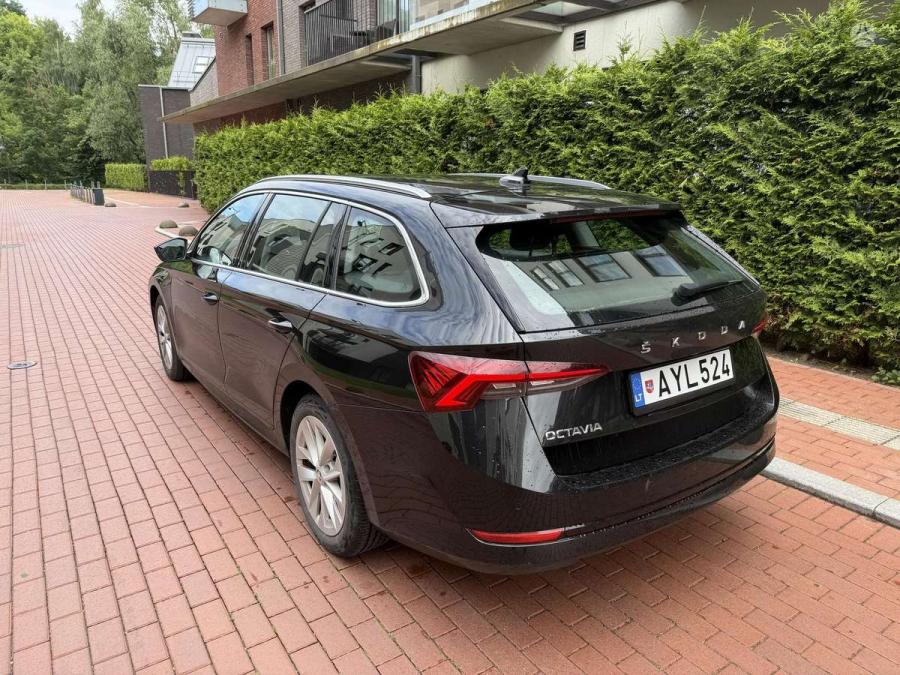Black Skoda Octavia 2021 in Vilnius, with an engine capacity of 1.97 L and mileage of 195 thousand km for 14600 €, photo 3 on AUTOMOTO.COM.LV