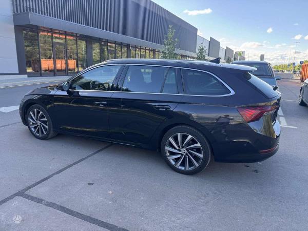 Black Skoda Octavia 2021 in Utena, with an engine capacity of 1.97 L and mileage of 224 thousand km for 15350 €, photo 7 on AUTOMOTO.COM.LV