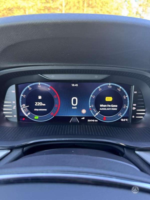 Black Skoda Octavia 2021 in Utena, with an engine capacity of 1.97 L and mileage of 224 thousand km for 15350 €, photo 9 on AUTOMOTO.COM.LV