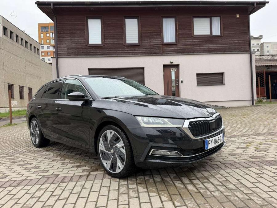 Black Skoda Octavia 2021 in Vilnius, with an engine capacity of 1.97 L and mileage of 211 thousand km for 14000 €, photo 4 on AUTOMOTO.COM.LV