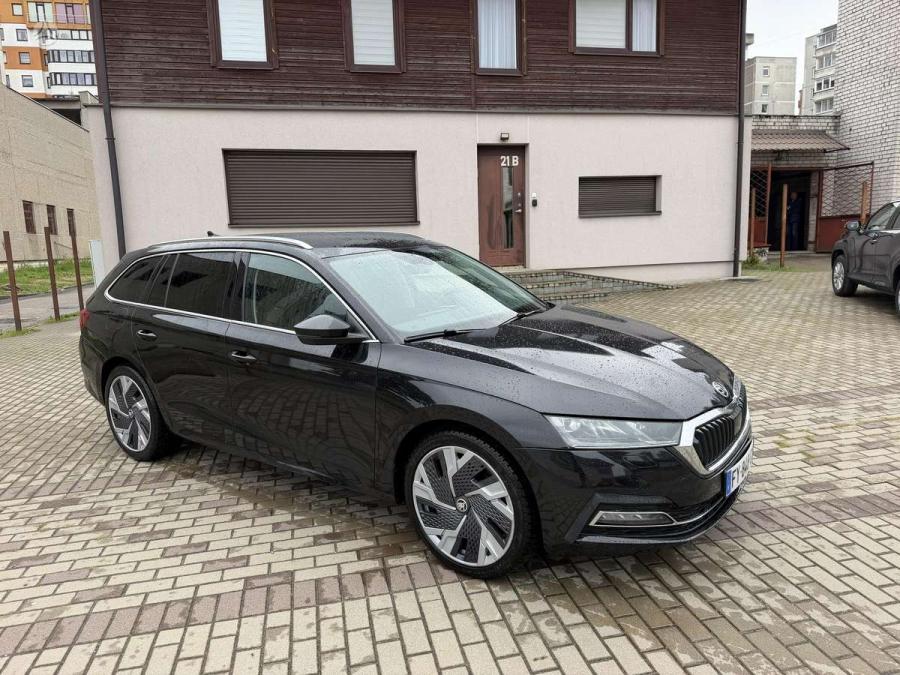 Black Skoda Octavia 2021 in Vilnius, with an engine capacity of 1.97 L and mileage of 211 thousand km for 14000 €, photo 5 on AUTOMOTO.COM.LV