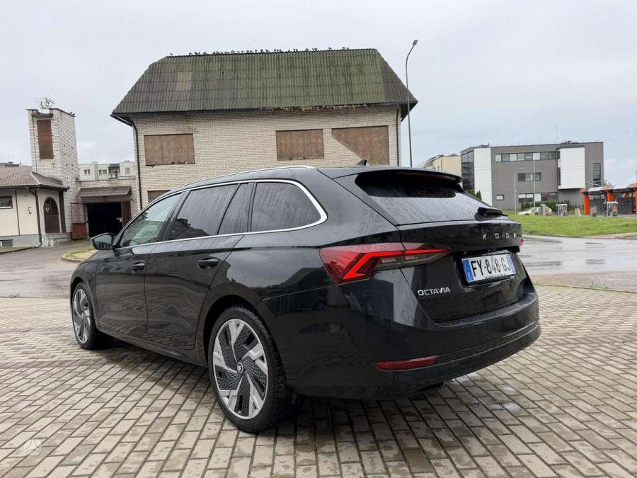 Black Skoda Octavia 2021 in Vilnius, with an engine capacity of 1.97 L and mileage of 211 thousand km for 14000 €, photo 7 on AUTOMOTO.COM.LV