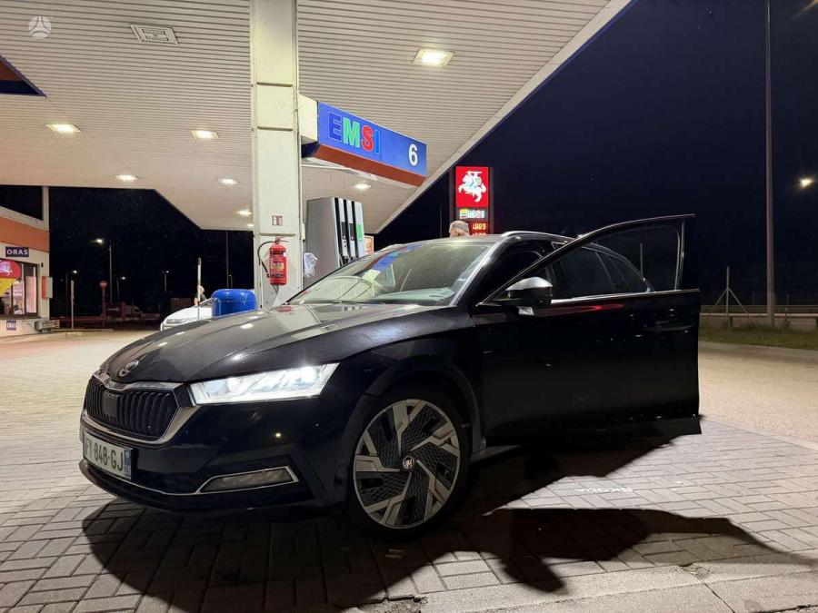 Black Skoda Octavia 2021 in Vilnius, with an engine capacity of 1.97 L and mileage of 211 thousand km for 14000 €, photo 26 on AUTOMOTO.COM.LV