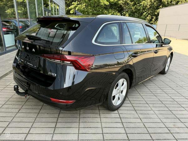 Black Skoda Octavia 2021 in Kaunas, with an engine capacity of 1.00 L and mileage of 169 thousand km for 12900 €, photo 3 on AUTOMOTO.COM.LV